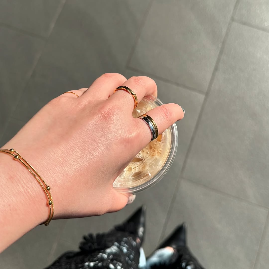 Bicolor double hoop styling – cross Jewellia